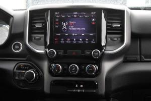 Melns Dodge RAM 2019 Viļņa, ar dzinēja tilpumu 5.65 L un nobraukumu 209 tūkst. km par 23500 €, foto 17 vietnē AUTOMOTO.COM.LV