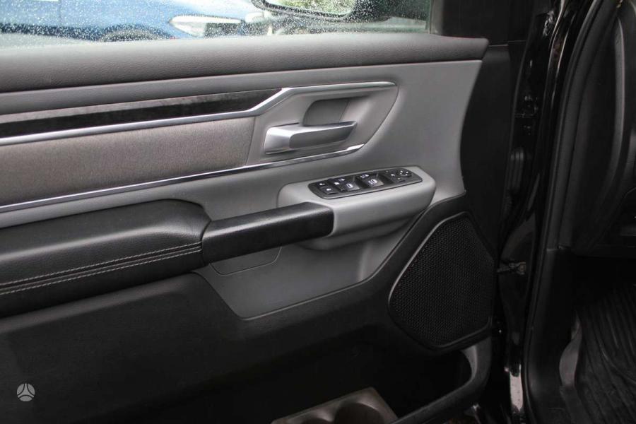 Melns Dodge RAM 2019 Viļņa, ar dzinēja tilpumu 5.65 L un nobraukumu 209 tūkst. km par 23500 €, foto 25 vietnē AUTOMOTO.COM.LV