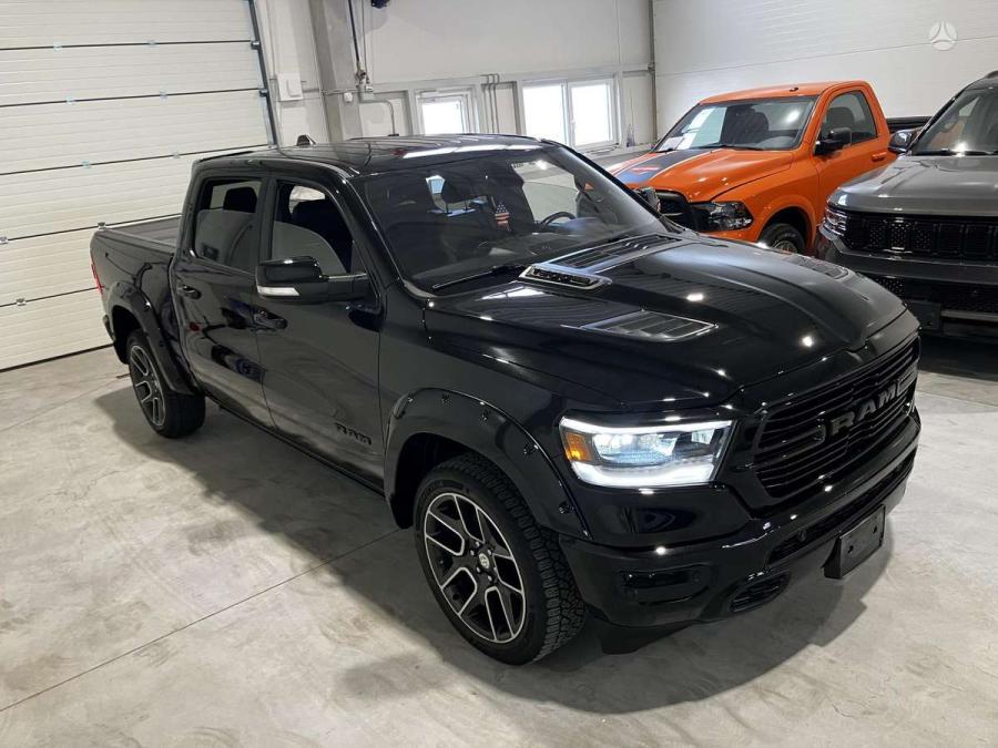 Melns Dodge RAM 2019 Klaipėda, ar dzinēja tilpumu 5.70 L un nobraukumu 93 tūkst. km par 39930 €, foto 4 vietnē AUTOMOTO.COM.LV