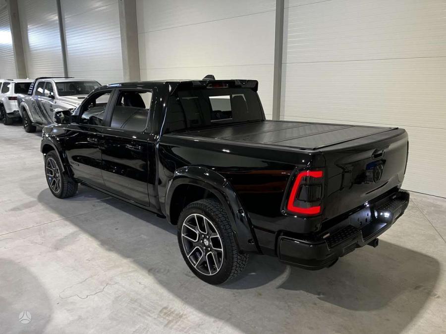 Melns Dodge RAM 2019 Klaipėda, ar dzinēja tilpumu 5.70 L un nobraukumu 93 tūkst. km par 39930 €, foto 5 vietnē AUTOMOTO.COM.LV