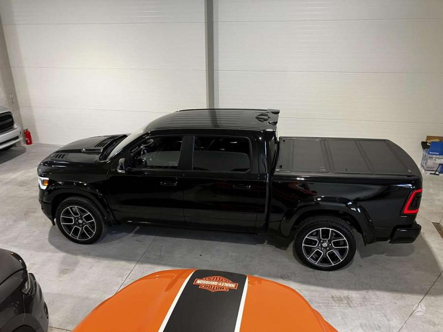 Melns Dodge RAM 2019 Klaipėda, ar dzinēja tilpumu 5.70 L un nobraukumu 93 tūkst. km par 39930 €, foto 6 vietnē AUTOMOTO.COM.LV