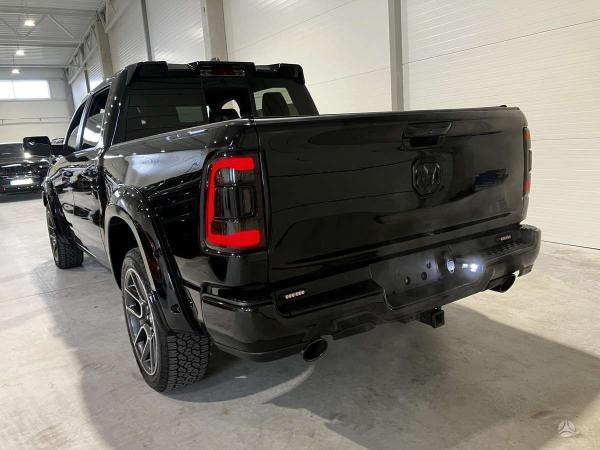 Black Dodge RAM 2019 in Klaipeda, with an engine capacity of 5.70 L and mileage of 93 thousand km for 39930 €, photo 8 on AUTOMOTO.COM.LV