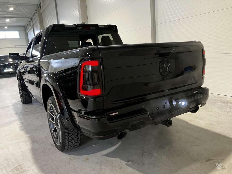 Melns Dodge RAM 2019 Klaipėda, ar dzinēja tilpumu 5.70 L un nobraukumu 93 tūkst. km par 39930 €, foto 8 vietnē AUTOMOTO.COM.LV