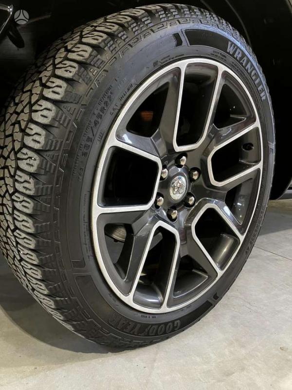 Black Dodge RAM 2019 in Klaipeda, with an engine capacity of 5.70 L and mileage of 93 thousand km for 39930 €, photo 9 on AUTOMOTO.COM.LV