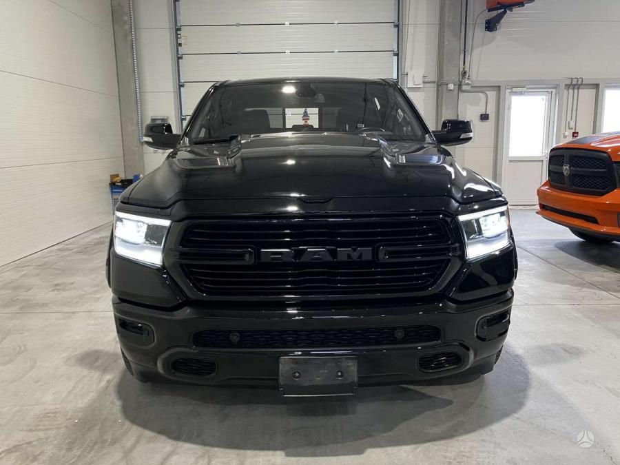 Melns Dodge RAM 2019 Klaipėda, ar dzinēja tilpumu 5.70 L un nobraukumu 93 tūkst. km par 39930 €, foto 14 vietnē AUTOMOTO.COM.LV