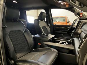 Melns Dodge RAM 2019 Klaipėda, ar dzinēja tilpumu 5.70 L un nobraukumu 93 tūkst. km par 39930 €, foto 17 vietnē AUTOMOTO.COM.LV