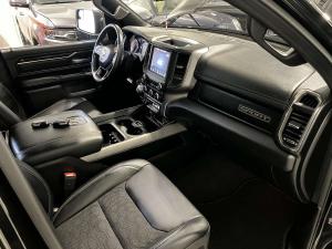 Melns Dodge RAM 2019 Klaipėda, ar dzinēja tilpumu 5.70 L un nobraukumu 93 tūkst. km par 39930 €, foto 19 vietnē AUTOMOTO.COM.LV