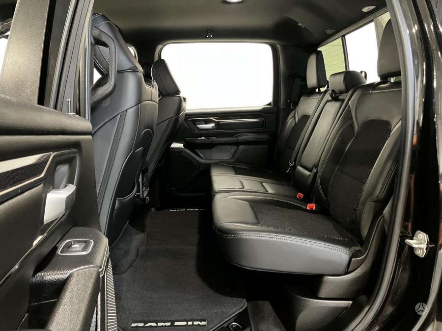 Melns Dodge RAM 2019 Klaipėda, ar dzinēja tilpumu 5.70 L un nobraukumu 93 tūkst. km par 39930 €, foto 21 vietnē AUTOMOTO.COM.LV