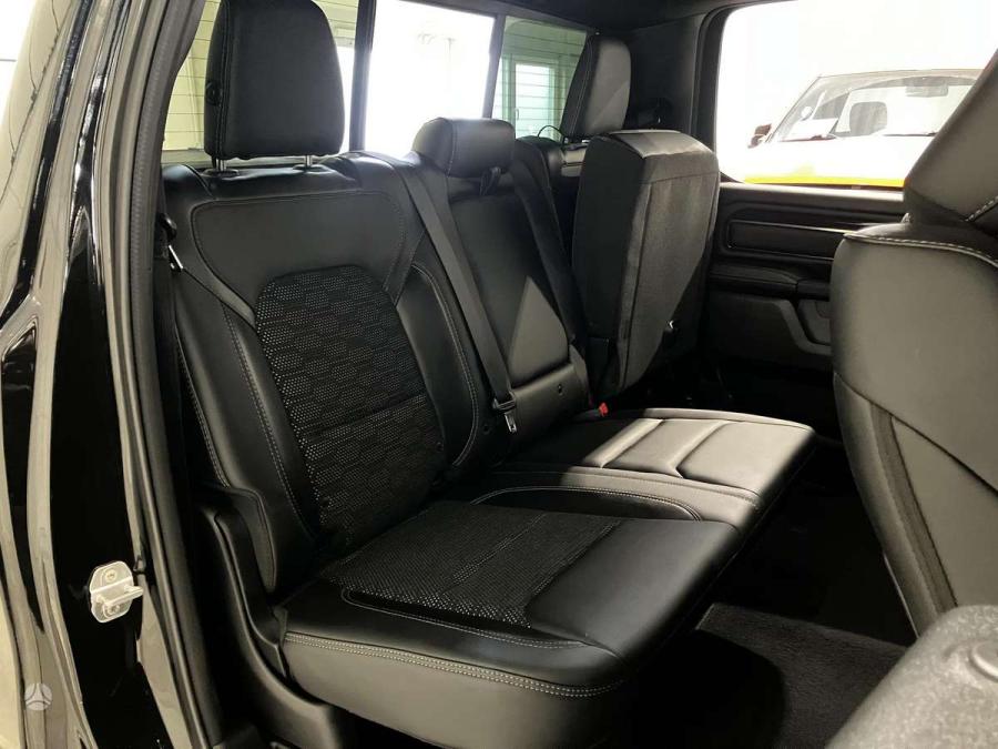 Melns Dodge RAM 2019 Klaipėda, ar dzinēja tilpumu 5.70 L un nobraukumu 93 tūkst. km par 39930 €, foto 22 vietnē AUTOMOTO.COM.LV