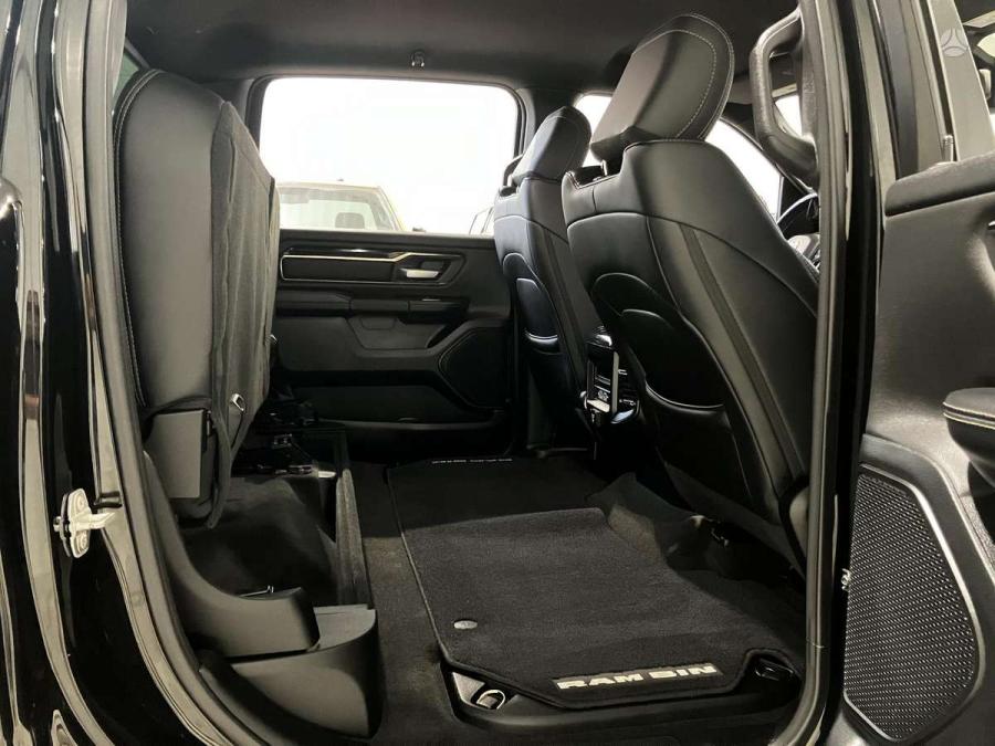 Melns Dodge RAM 2019 Klaipėda, ar dzinēja tilpumu 5.70 L un nobraukumu 93 tūkst. km par 39930 €, foto 23 vietnē AUTOMOTO.COM.LV