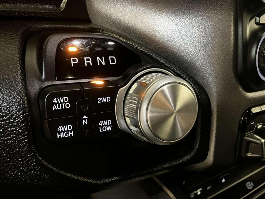 Melns Dodge RAM 2019 Klaipėda, ar dzinēja tilpumu 5.70 L un nobraukumu 93 tūkst. km par 39930 €, foto 27 vietnē AUTOMOTO.COM.LV