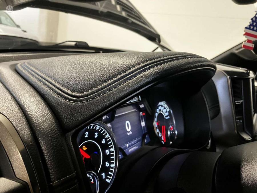 Melns Dodge RAM 2019 Klaipėda, ar dzinēja tilpumu 5.70 L un nobraukumu 93 tūkst. km par 39930 €, foto 31 vietnē AUTOMOTO.COM.LV