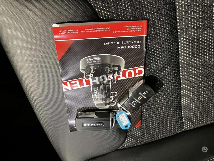 Melns Dodge RAM 2019 Klaipėda, ar dzinēja tilpumu 5.70 L un nobraukumu 93 tūkst. km par 39930 €, foto 38 vietnē AUTOMOTO.COM.LV
