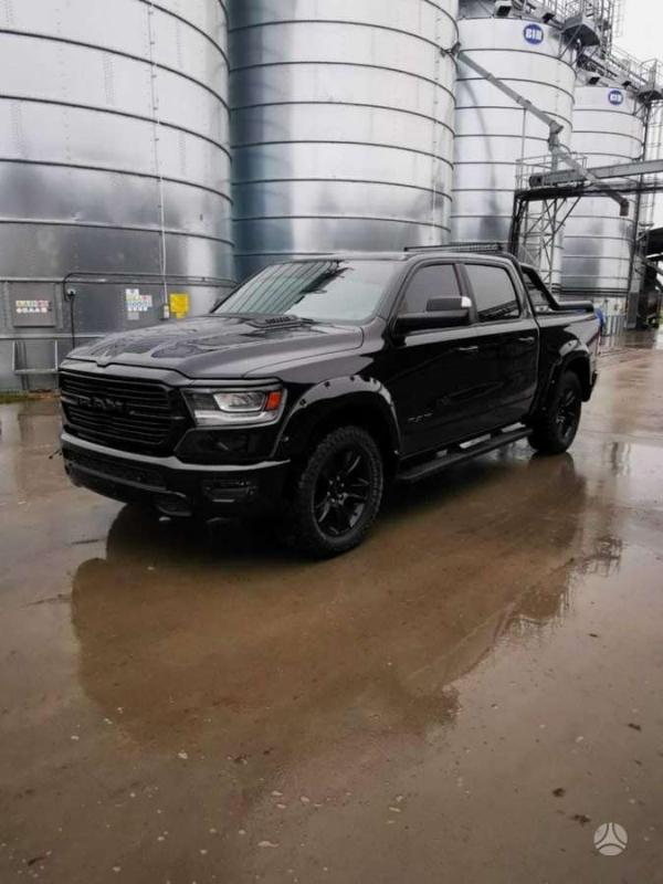 Black Dodge RAM 2020 in Siauliai, with an engine capacity of 5.70 L and mileage of 47 thousand km for 38 €, photo 5 on AUTOMOTO.COM.LV