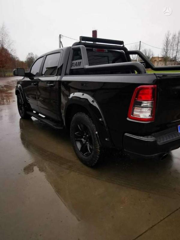 Black Dodge RAM 2020 in Siauliai, with an engine capacity of 5.70 L and mileage of 47 thousand km for 38 €, photo 6 on AUTOMOTO.COM.LV