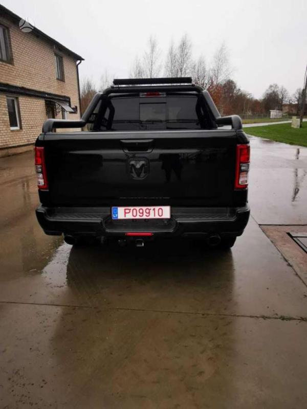 Black Dodge RAM 2020 in Siauliai, with an engine capacity of 5.70 L and mileage of 47 thousand km for 38 €, photo 7 on AUTOMOTO.COM.LV