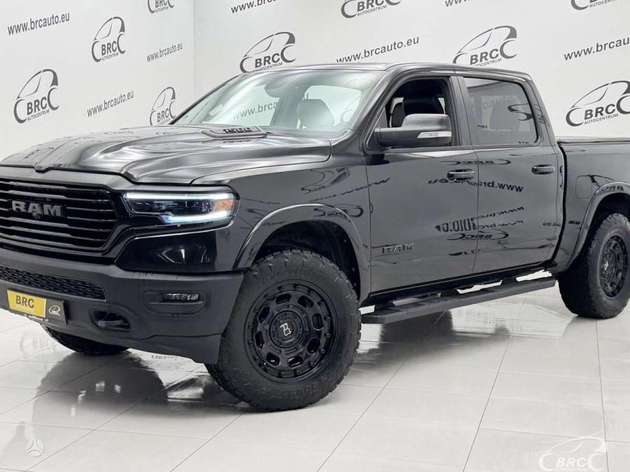 Melns Dodge RAM 2020 Viļņa, ar dzinēja tilpumu 5.65 L un nobraukumu 115 tūkst. km par 37900 €, foto 1 vietnē AUTOMOTO.COM.LV