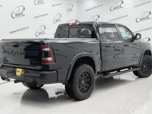 Melns Dodge RAM 2020 Viļņa, ar dzinēja tilpumu 5.65 L un nobraukumu 115 tūkst. km par 37900 €, foto 3 vietnē AUTOMOTO.COM.LV