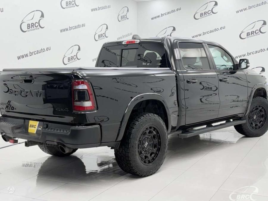 Melns Dodge RAM 2020 Viļņa, ar dzinēja tilpumu 5.65 L un nobraukumu 115 tūkst. km par 37900 €, foto 3 vietnē AUTOMOTO.COM.LV