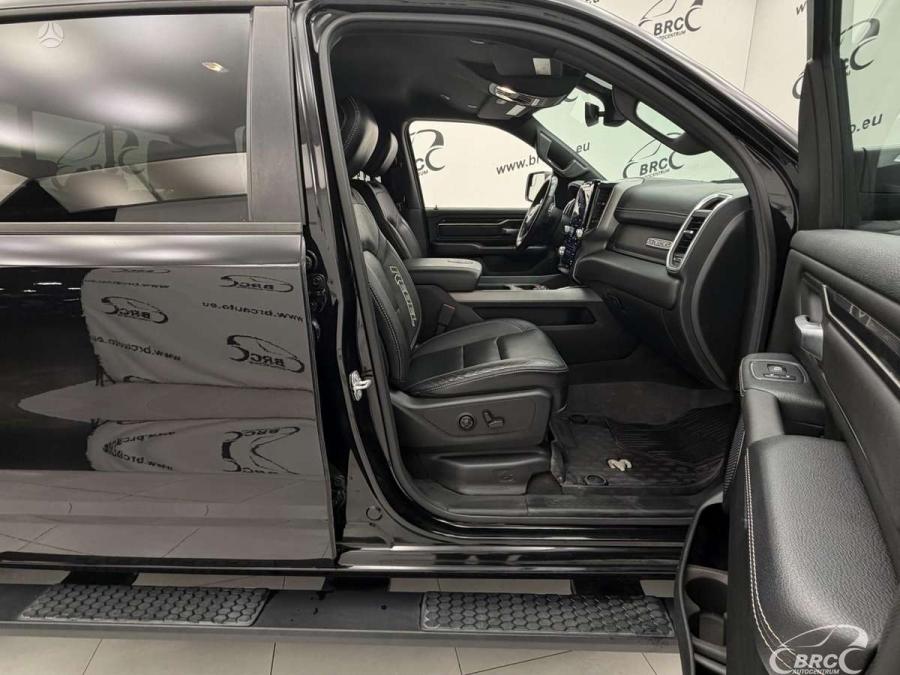 Melns Dodge RAM 2020 Viļņa, ar dzinēja tilpumu 5.65 L un nobraukumu 115 tūkst. km par 37900 €, foto 5 vietnē AUTOMOTO.COM.LV