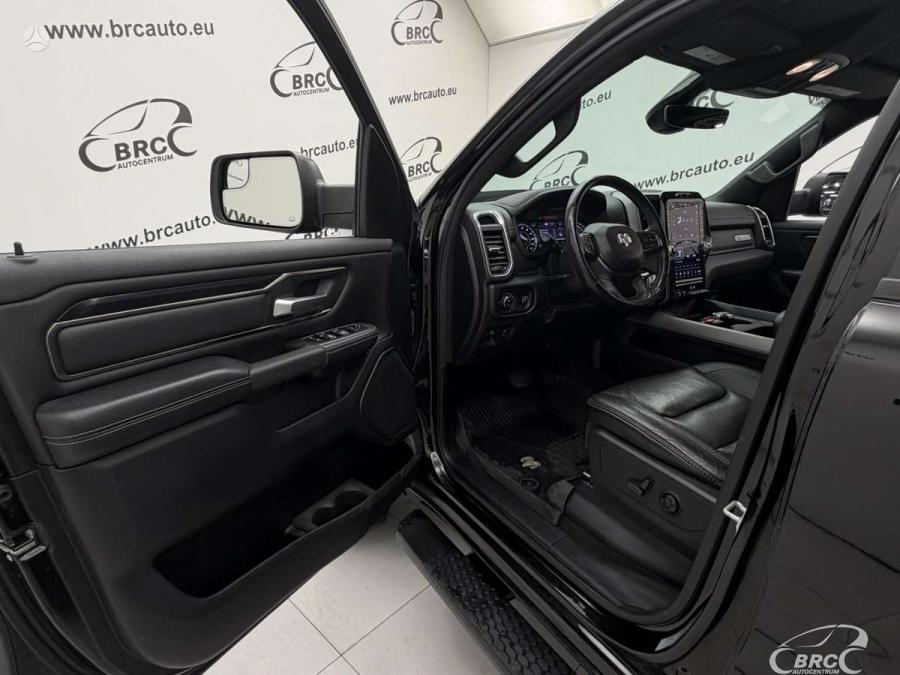 Melns Dodge RAM 2020 Viļņa, ar dzinēja tilpumu 5.65 L un nobraukumu 115 tūkst. km par 37900 €, foto 22 vietnē AUTOMOTO.COM.LV