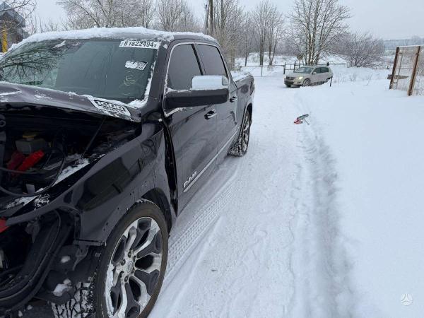 Melns Dodge RAM 2020 Viļņa, ar dzinēja tilpumu 5.70 L un nobraukumu 65 tūkst. km par 25500 €, foto 4 vietnē AUTOMOTO.COM.LV