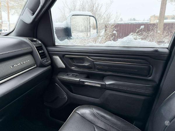 Melns Dodge RAM 2020 Viļņa, ar dzinēja tilpumu 5.70 L un nobraukumu 65 tūkst. km par 25500 €, foto 11 vietnē AUTOMOTO.COM.LV