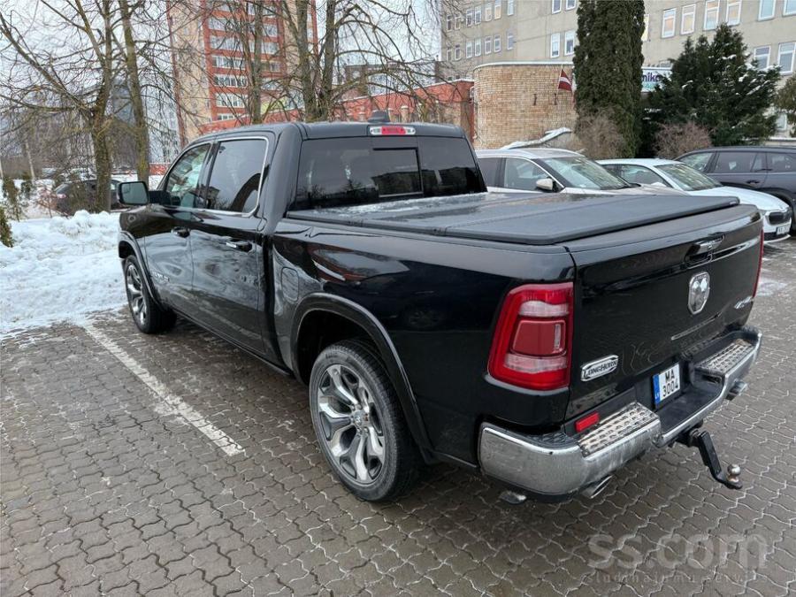 Black Dodge RAM 2020 in Riga, with an engine capacity of 3.00 L and mileage of 180 thousand km for 42000 €, photo 4 on AUTOMOTO.COM.LV