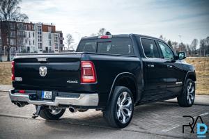 Black Dodge RAM 2020 in Riga, with an engine capacity of 3.00 L and mileage of 185 thousand km for 39990 €, photo 3 on AUTOMOTO.COM.LV