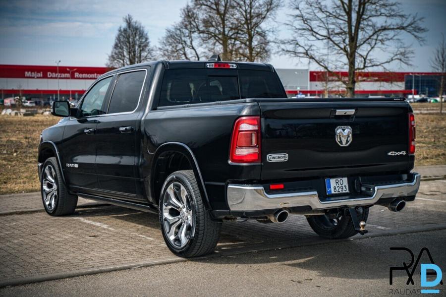 Black Dodge RAM 2020 in Riga, with an engine capacity of 3.00 L and mileage of 185 thousand km for 39990 €, photo 4 on AUTOMOTO.COM.LV
