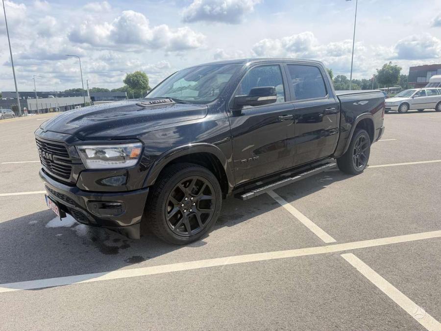 Melns Dodge RAM 2020 Kauņa, ar dzinēja tilpumu 5.60 L un nobraukumu 39 tūkst. km par 34300 €, foto 1 vietnē AUTOMOTO.COM.LV