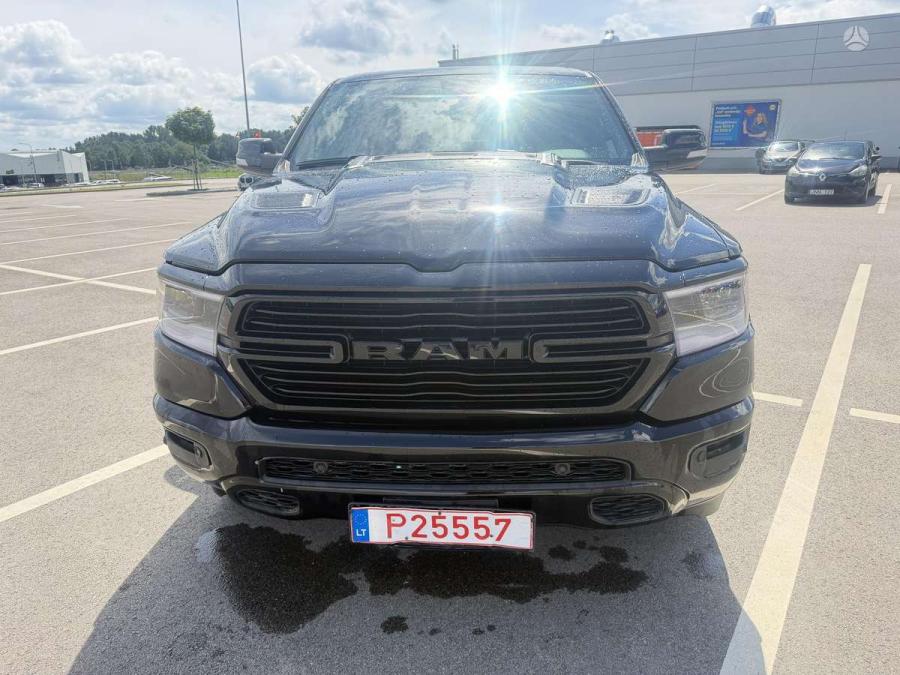 Melns Dodge RAM 2020 Kauņa, ar dzinēja tilpumu 5.60 L un nobraukumu 39 tūkst. km par 34300 €, foto 3 vietnē AUTOMOTO.COM.LV
