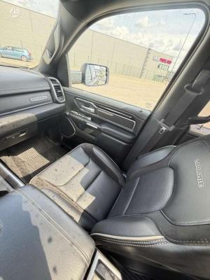 Melns Dodge RAM 2020 Kauņa, ar dzinēja tilpumu 5.60 L un nobraukumu 39 tūkst. km par 34300 €, foto 18 vietnē AUTOMOTO.COM.LV