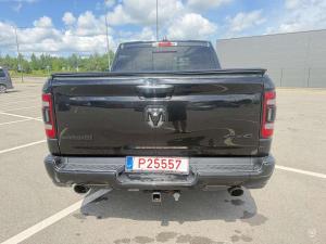 Black Dodge RAM 2020 in Kaunas, with an engine capacity of 5.70 L and mileage of 39 thousand km for 32000 €, photo 6 on AUTOMOTO.COM.LV