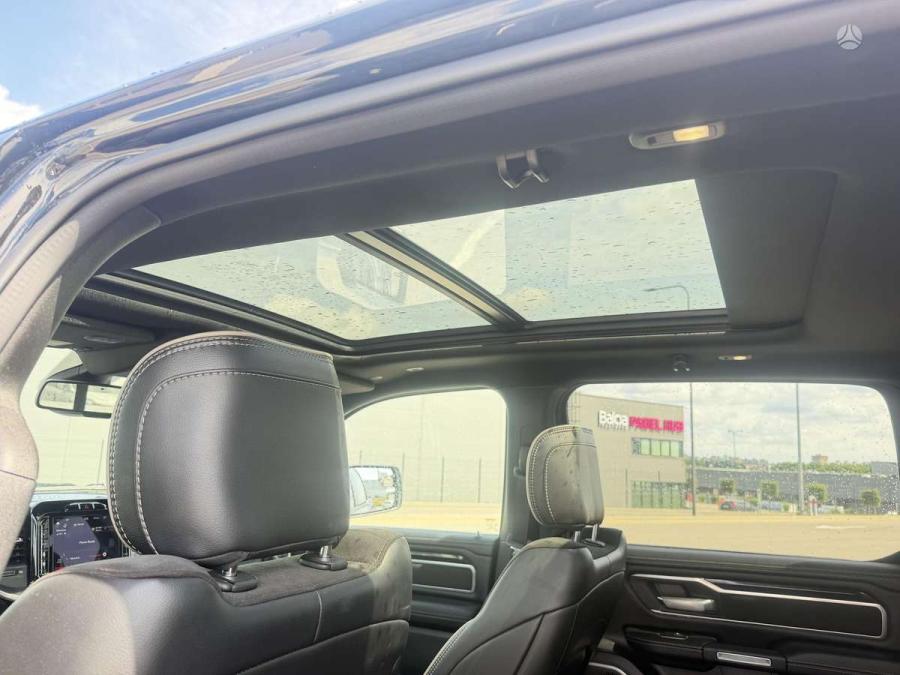 Black Dodge RAM 2020 in Kaunas, with an engine capacity of 5.70 L and mileage of 39 thousand km for 32000 €, photo 10 on AUTOMOTO.COM.LV