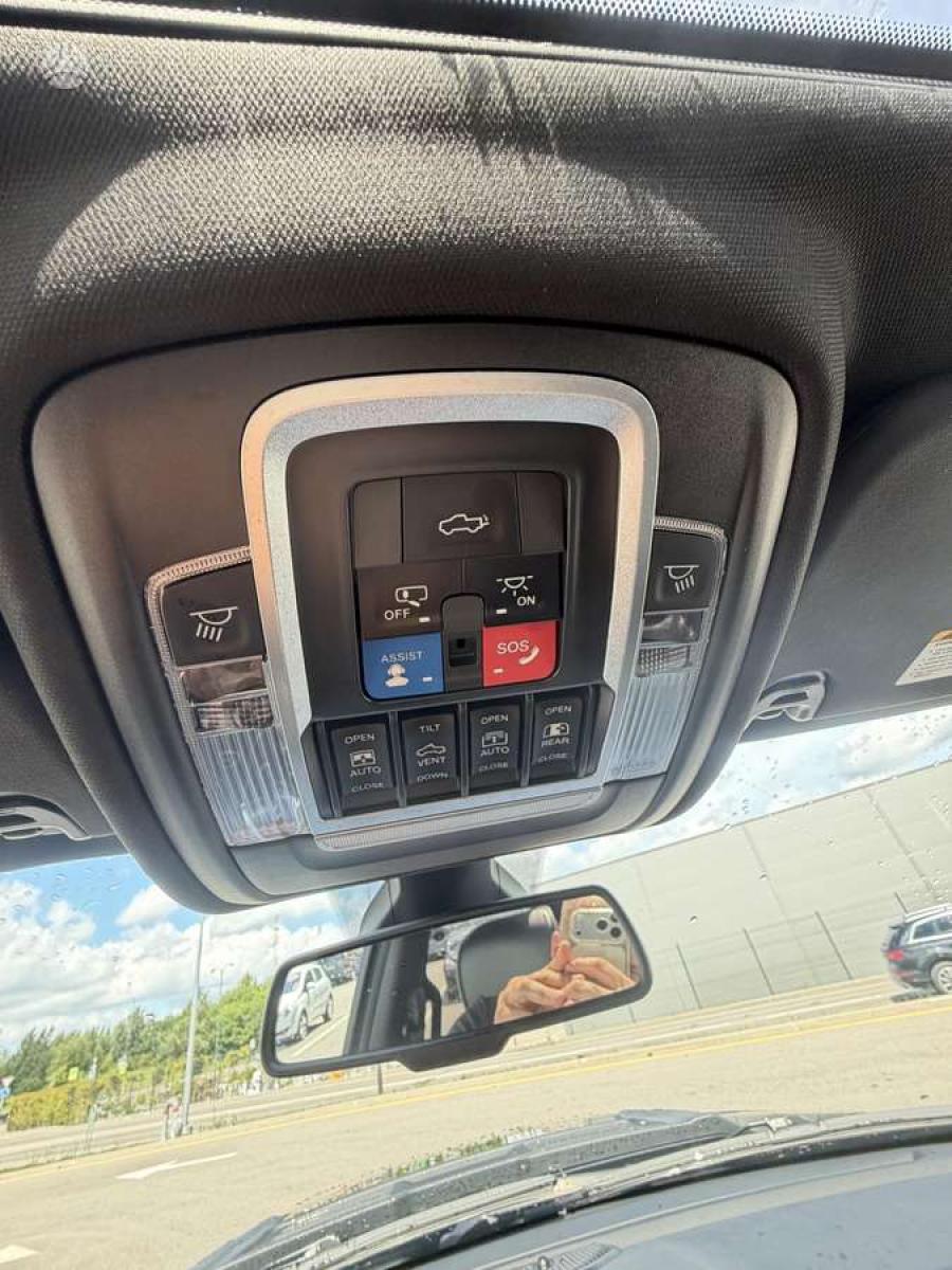 Black Dodge RAM 2020 in Kaunas, with an engine capacity of 5.70 L and mileage of 39 thousand km for 32000 €, photo 16 on AUTOMOTO.COM.LV