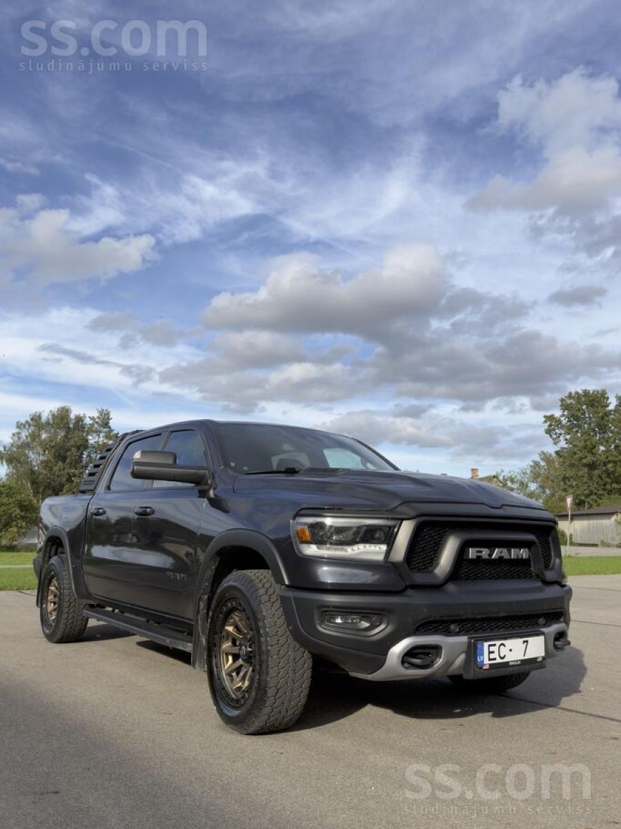Black Dodge RAM 2020 in Bauska, with an engine capacity of 3.00 L and mileage of 130 thousand km for 39000 €, photo 1 on AUTOMOTO.COM.LV