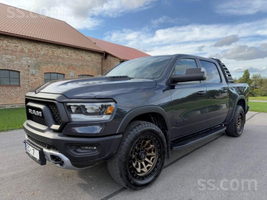 Black Dodge RAM 2020 in Bauska, with an engine capacity of 3.00 L and mileage of 130 thousand km for 39000 €, photo 3 on AUTOMOTO.COM.LV