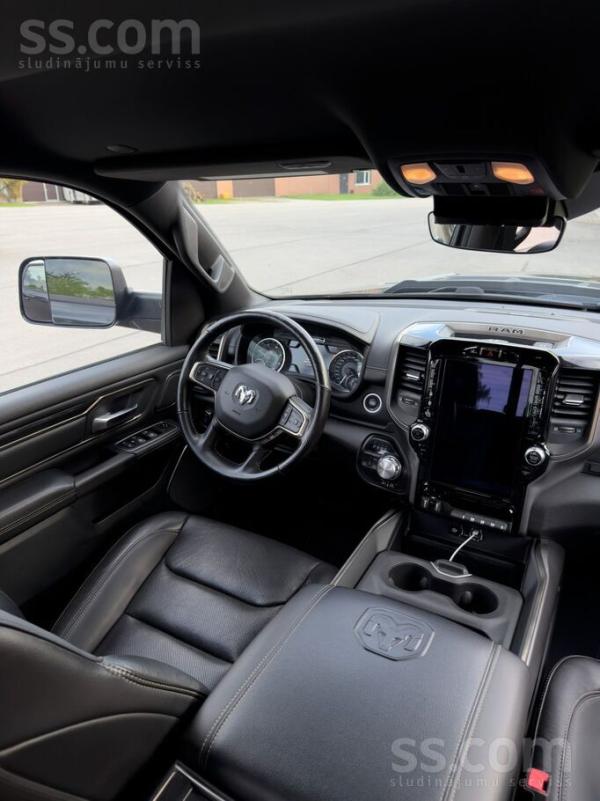 Melns Dodge RAM 2020 Bauska, ar dzinēja tilpumu 3.00 L un nobraukumu 130 tūkst. km par 39000 €, foto 5 vietnē AUTOMOTO.COM.LV