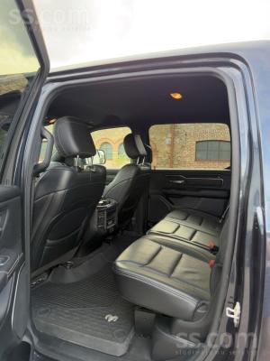 Black Dodge RAM 2020 in Bauska, with an engine capacity of 3.00 L and mileage of 130 thousand km for 39000 €, photo 6 on AUTOMOTO.COM.LV