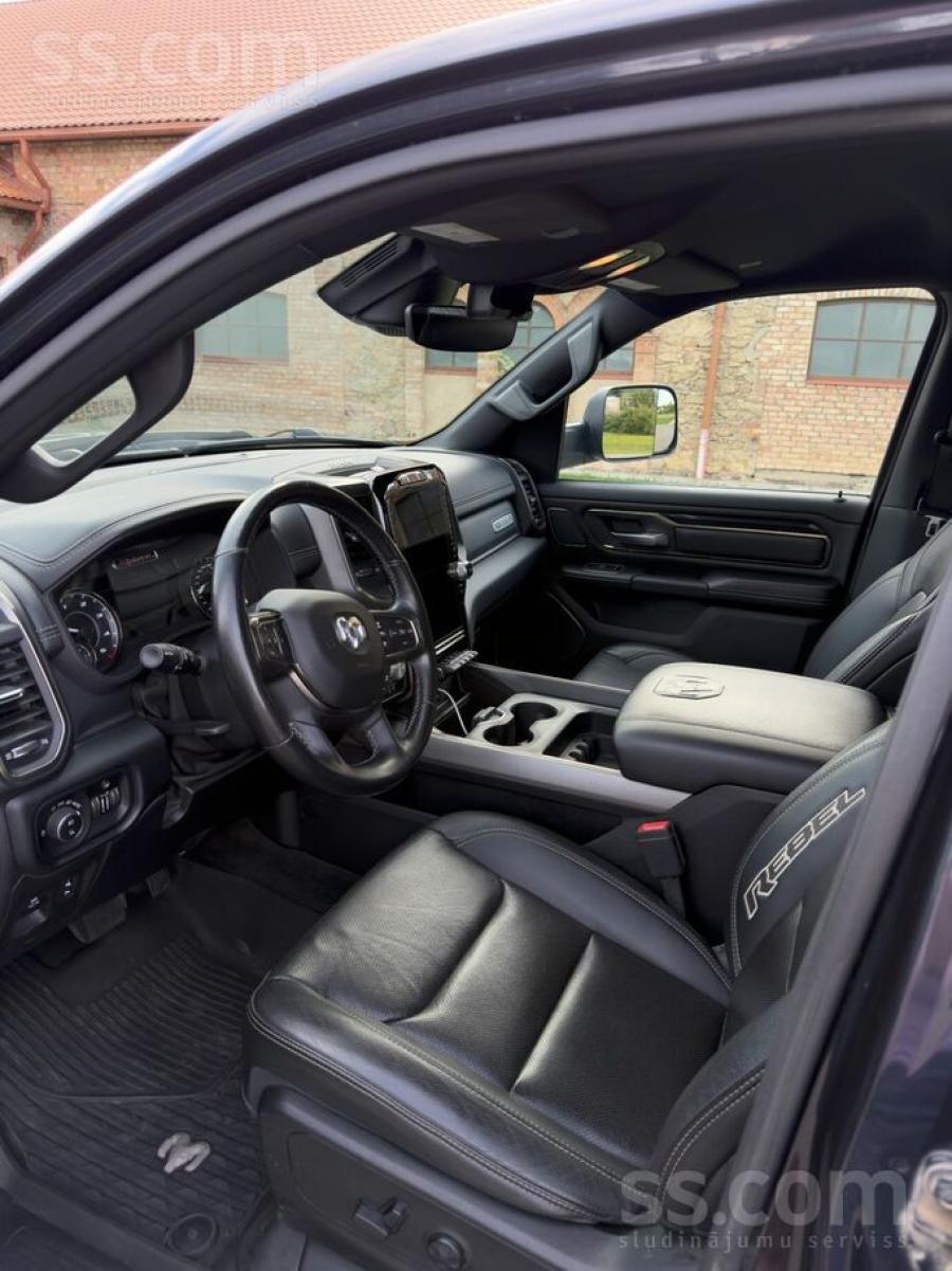Black Dodge RAM 2020 in Bauska, with an engine capacity of 3.00 L and mileage of 130 thousand km for 39000 €, photo 7 on AUTOMOTO.COM.LV
