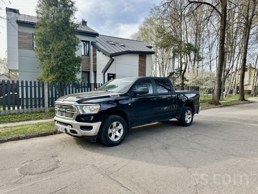 Melns Dodge RAM 2021 Rīga, ar dzinēja tilpumu 5.70 L un nobraukumu 66 tūkst. km par 29950 €, foto 3 vietnē AUTOMOTO.COM.LV