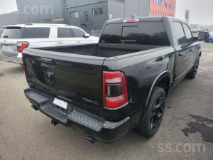 Black Dodge RAM 2021 in Riga, with an engine capacity of 5.70 L and mileage of 125 thousand km for 51000 €, photo 5 on AUTOMOTO.COM.LV