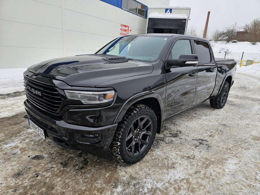 Melns Dodge RAM 2021 Viļņa, ar dzinēja tilpumu 5.70 L un nobraukumu 64 tūkst. km par 58080 €, foto 1 vietnē AUTOMOTO.COM.LV