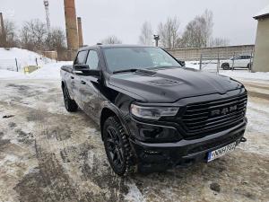 Melns Dodge RAM 2021 Viļņa, ar dzinēja tilpumu 5.70 L un nobraukumu 64 tūkst. km par 58080 €, foto 3 vietnē AUTOMOTO.COM.LV