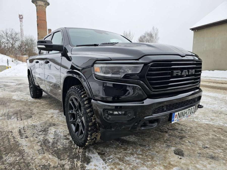 Melns Dodge RAM 2021 Viļņa, ar dzinēja tilpumu 5.70 L un nobraukumu 64 tūkst. km par 58080 €, foto 8 vietnē AUTOMOTO.COM.LV