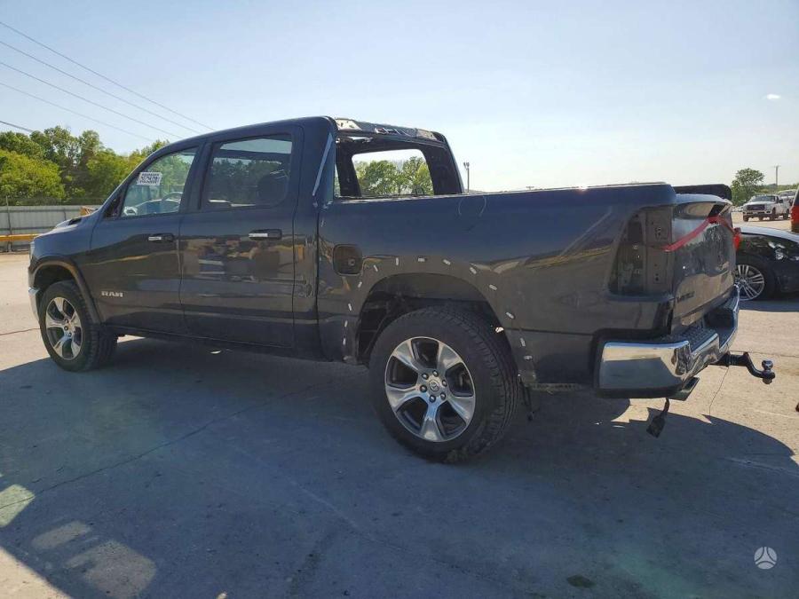 Black Dodge RAM 2021 in Ukmerge, with an engine capacity of 5.70 L and mileage of 70 thousand km for 19999 €, photo 6 on AUTOMOTO.COM.LV