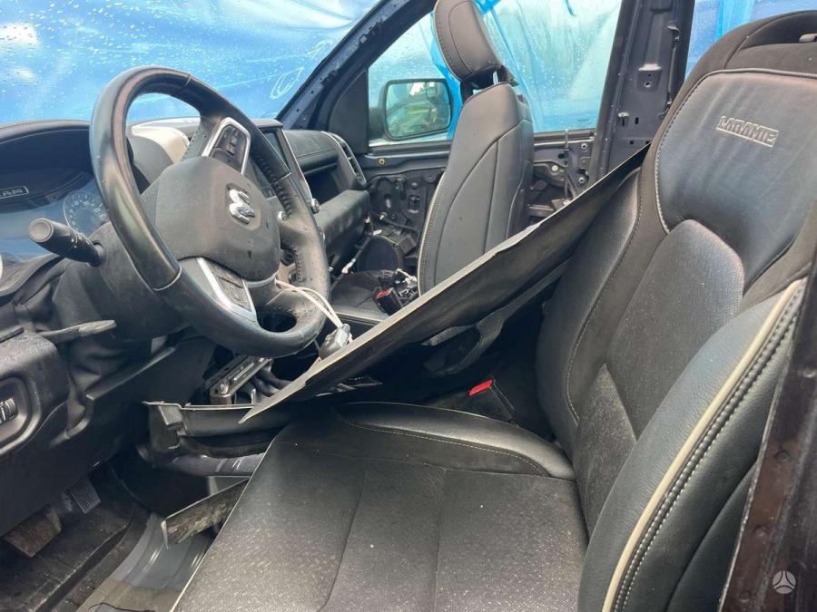 Black Dodge RAM 2021 in Ukmerge, with an engine capacity of 5.70 L and mileage of 70 thousand km for 19999 €, photo 28 on AUTOMOTO.COM.LV