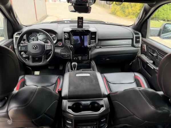 Black Dodge RAM 2021 in Vilkaviskis, with an engine capacity of 6.20 L and mileage of 75 thousand km for 77440 €, photo 10 on AUTOMOTO.COM.LV