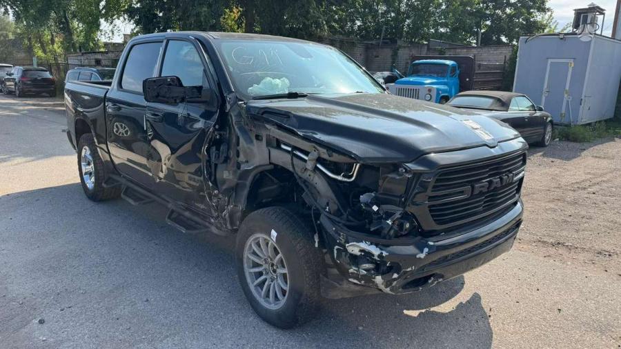 Melns Dodge RAM 2021 Ukmergė, ar dzinēja tilpumu 5.70 L un nobraukumu 78 tūkst. km par 18990 €, foto 4 vietnē AUTOMOTO.COM.LV